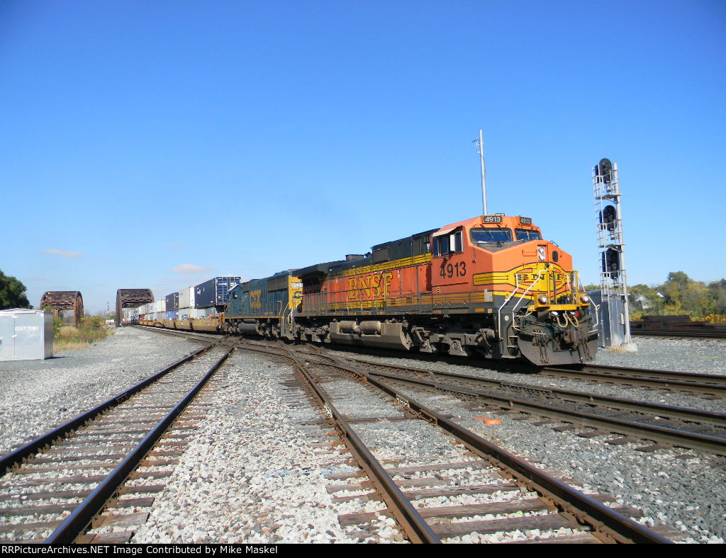 BNSF 4913